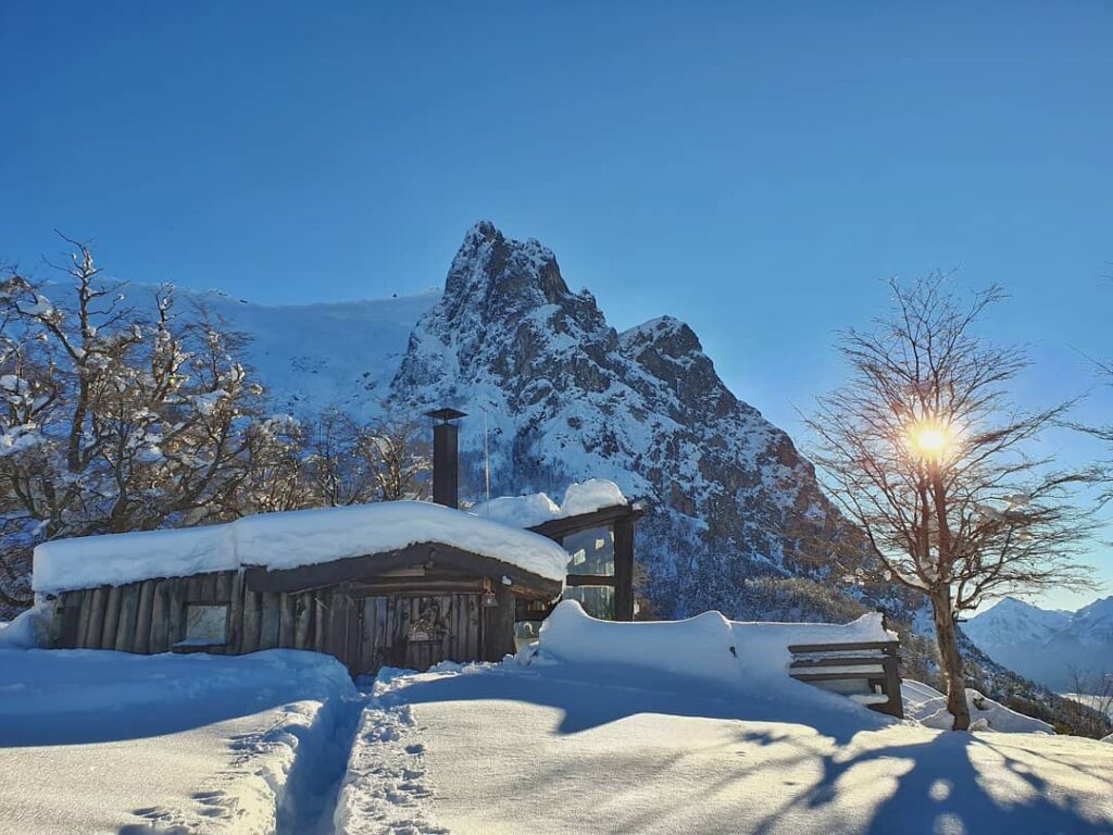 Refugio Roca Negra en el Cerro López - Bariloche